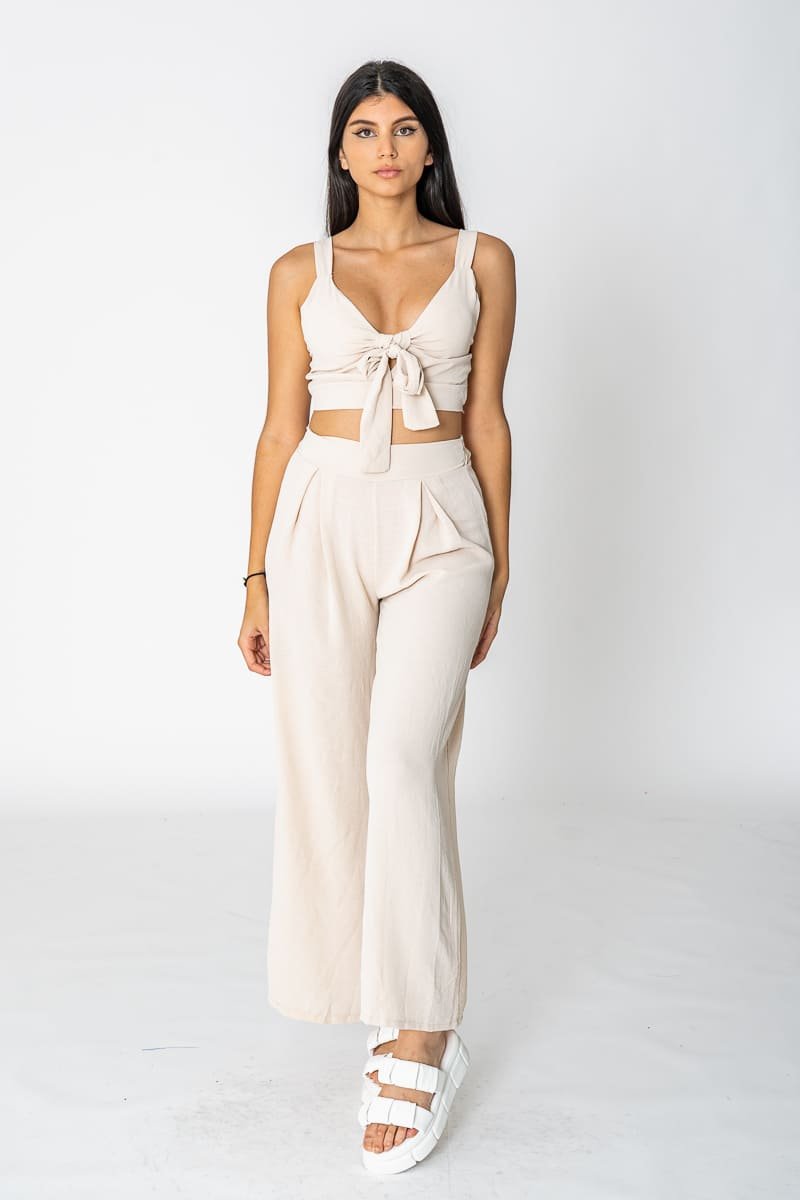 Beigefarbenes Ensemble Aus Crop Top Und Hose Cinelle Paris Trendige